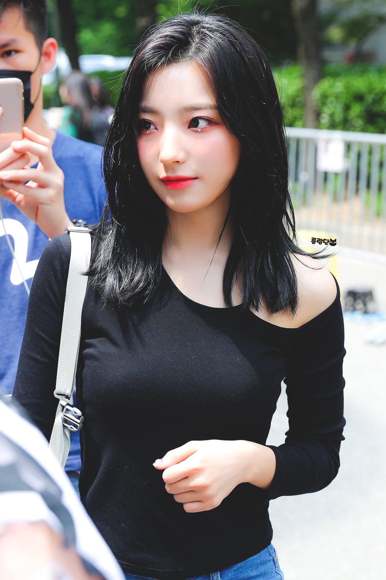 Attractive Saerom | Scrolller