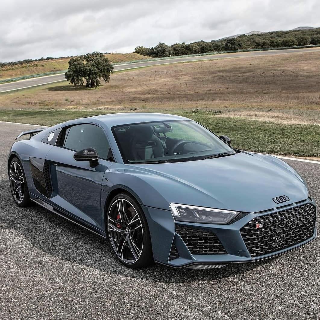 Audi R8 | Scrolller