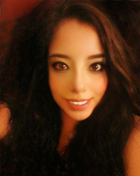 Happy Sunday everyone [F,31] | Scrolller