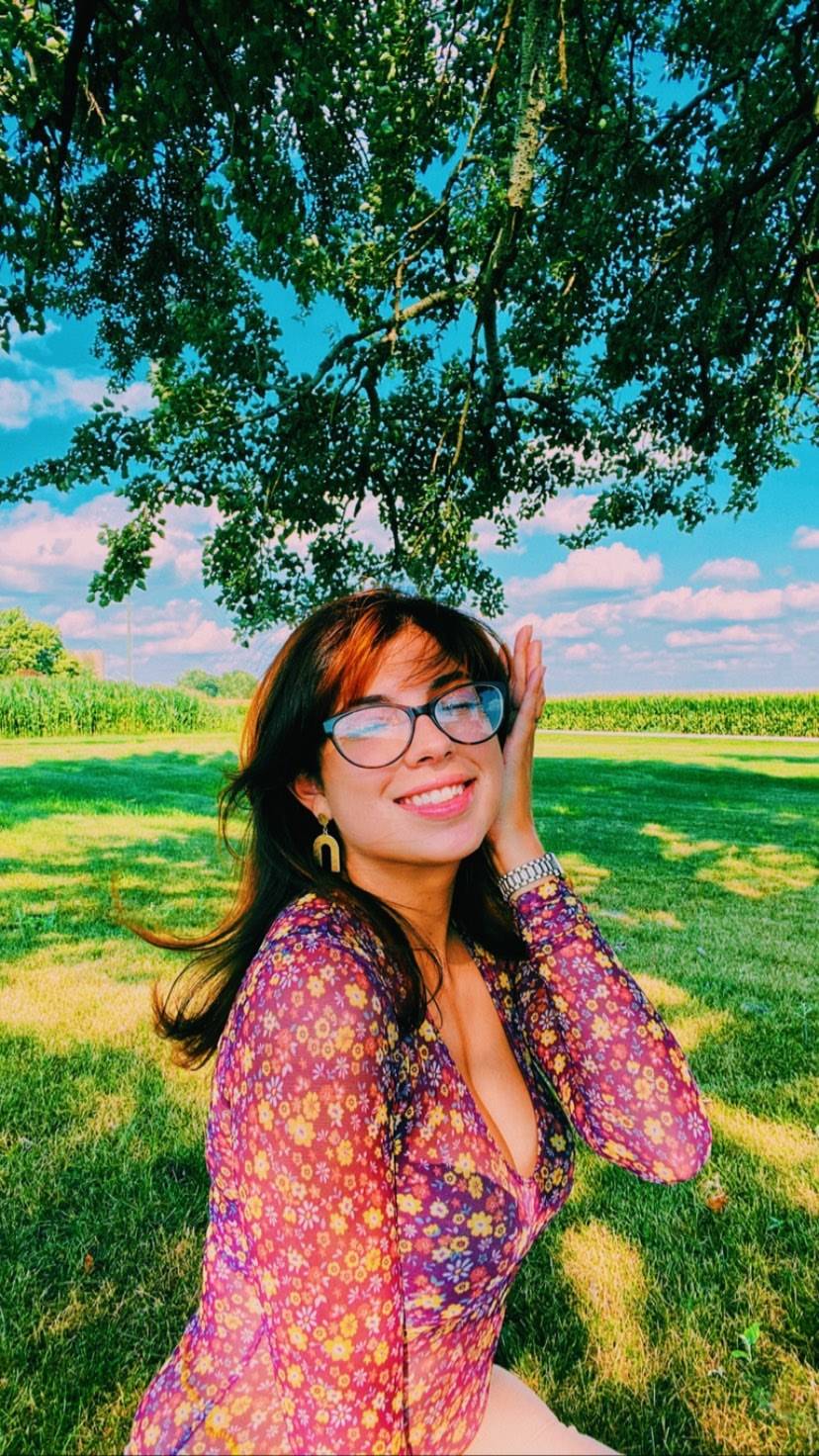 Awww, she looks so happy :) | Scrolller