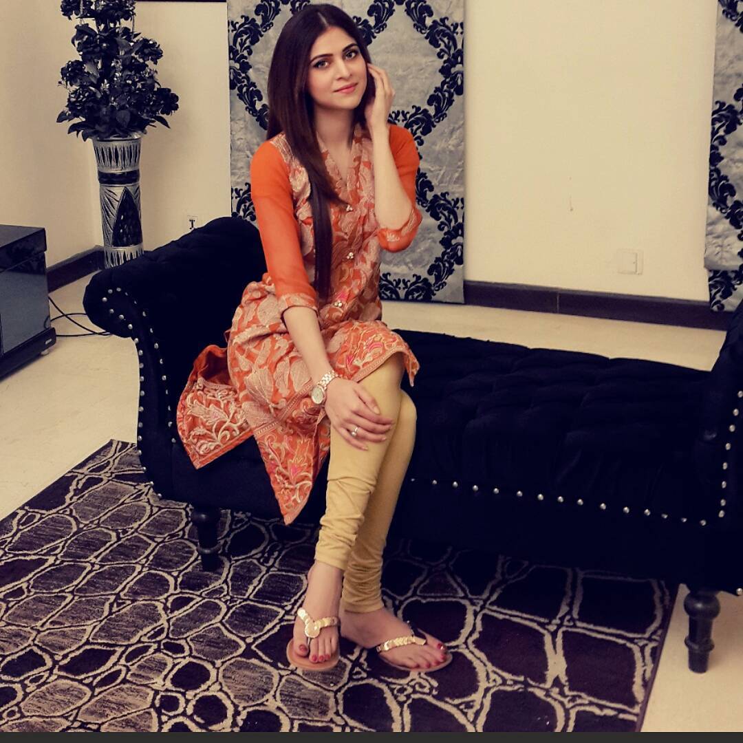 Ayeza Khan | Scrolller