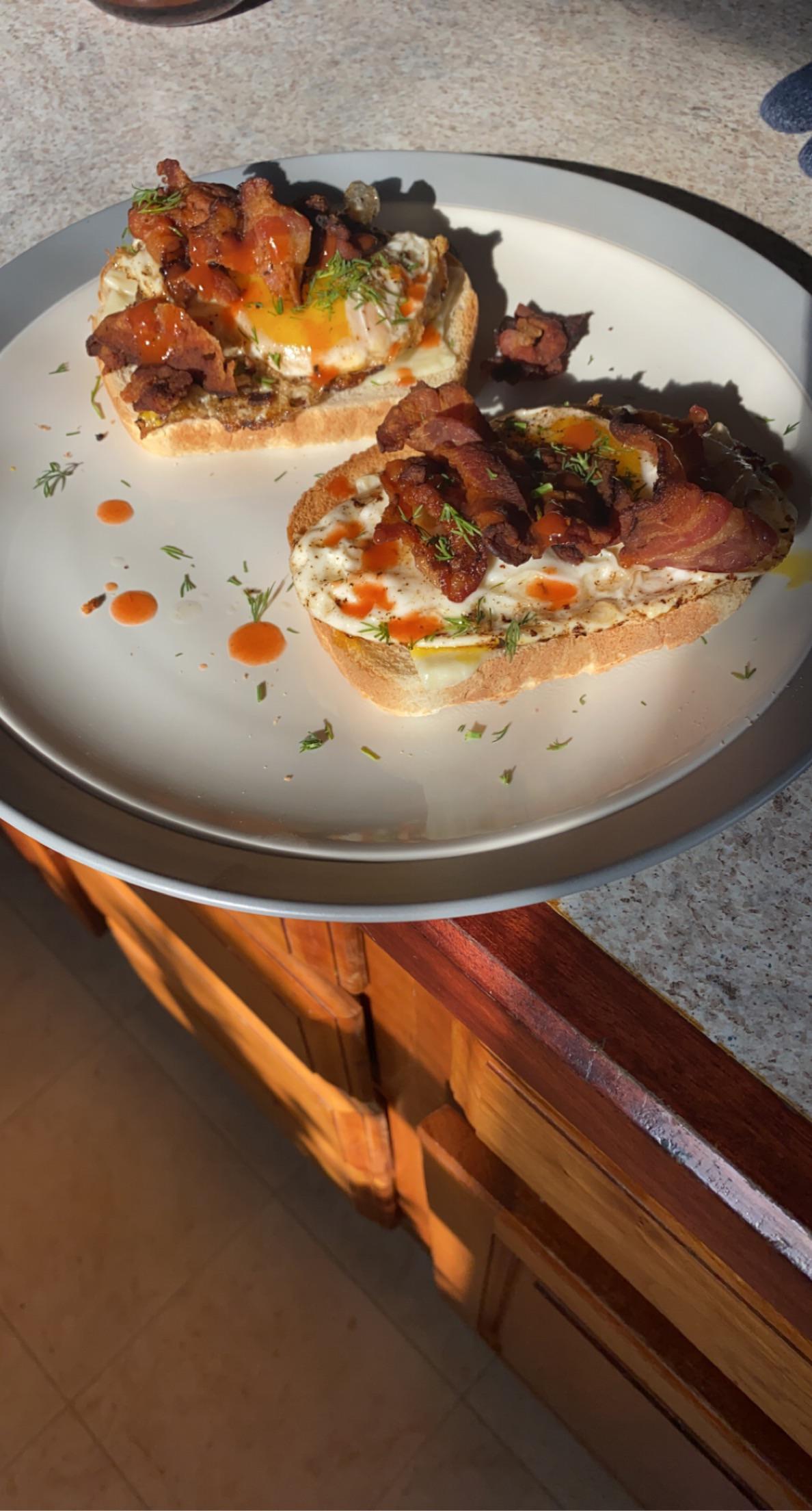 Bacon, egg and cheese sandwich | Scrolller