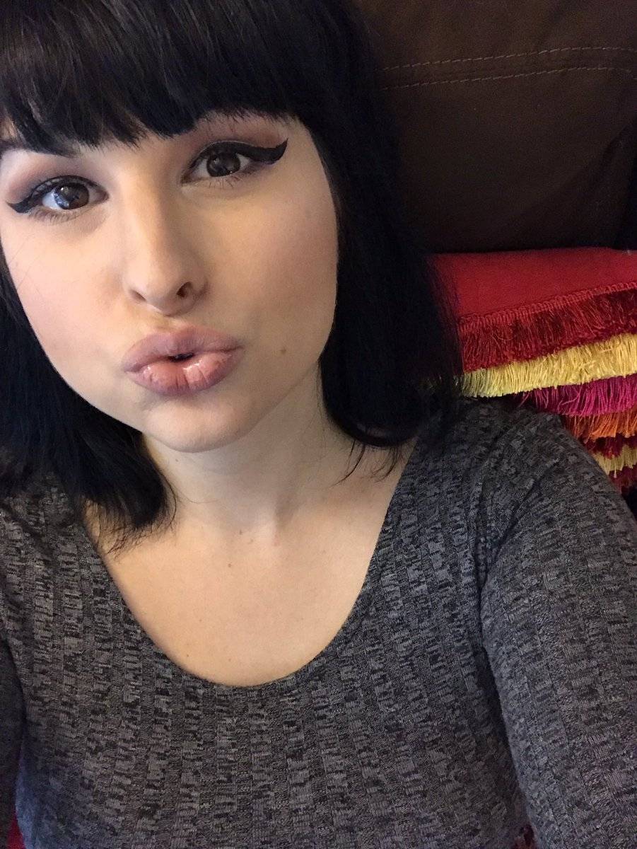 Bailey Jay | Scrolller