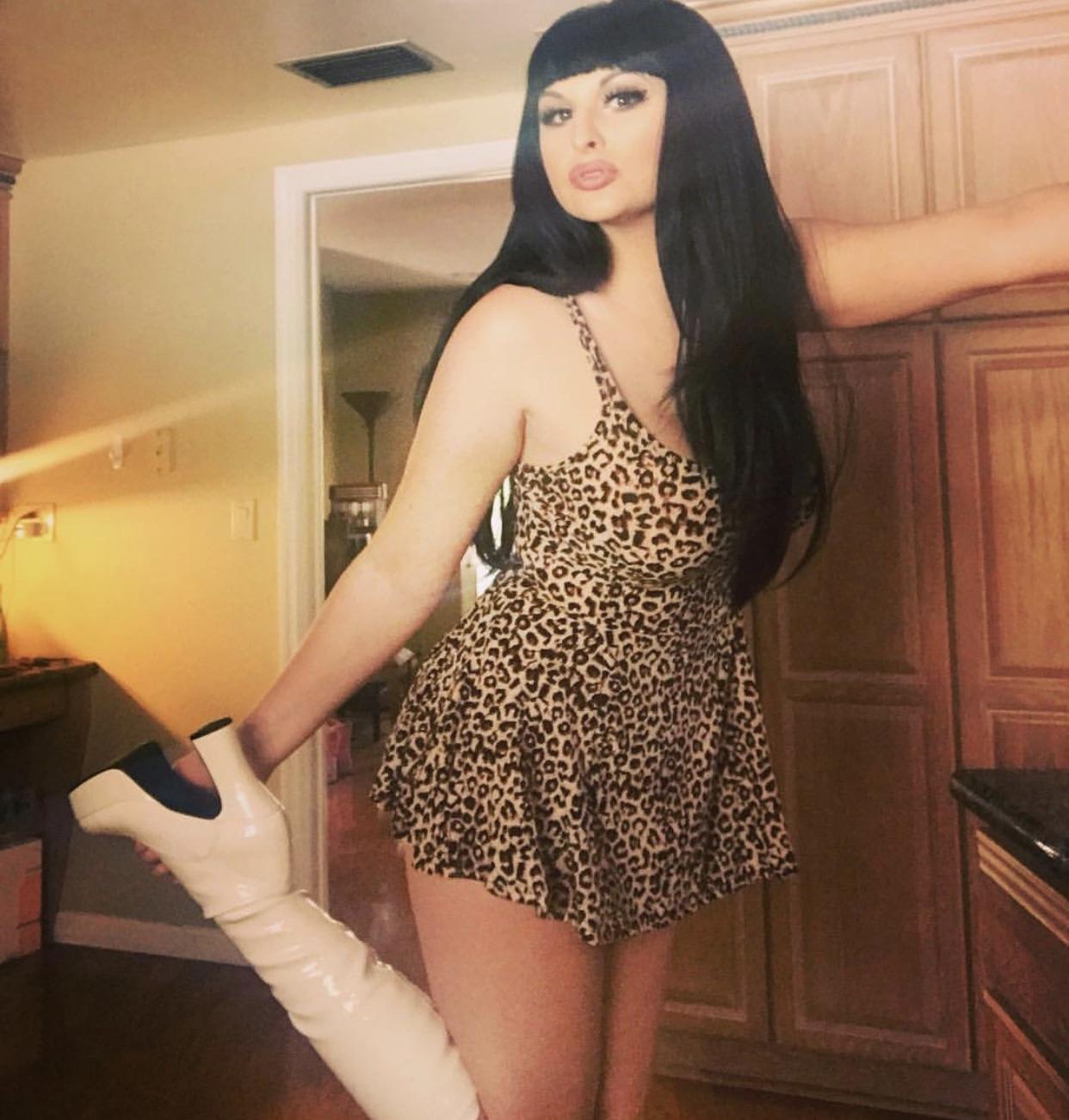 Bailey Jay white Boots | Scrolller
