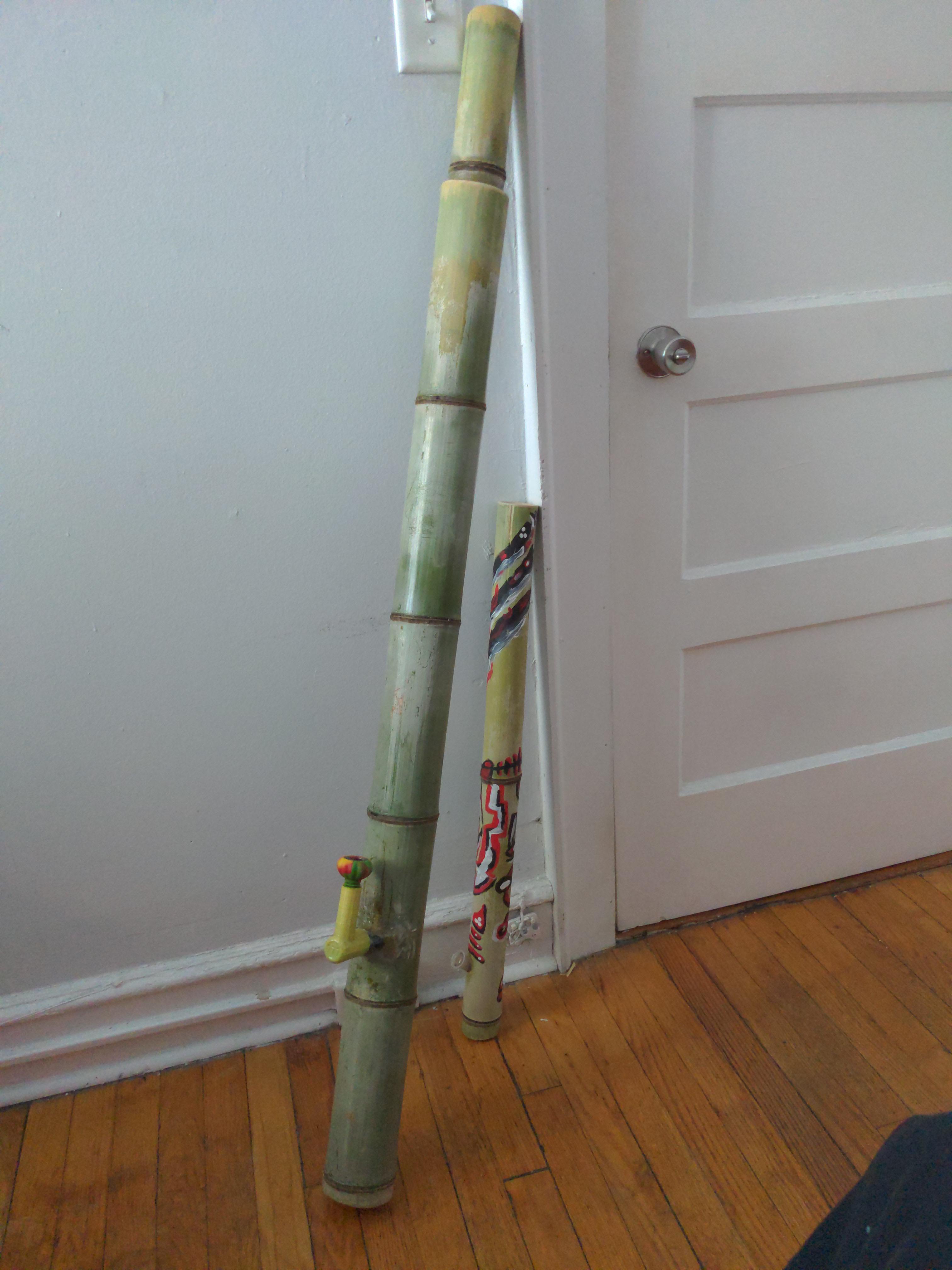 Bamboo bong | Scrolller