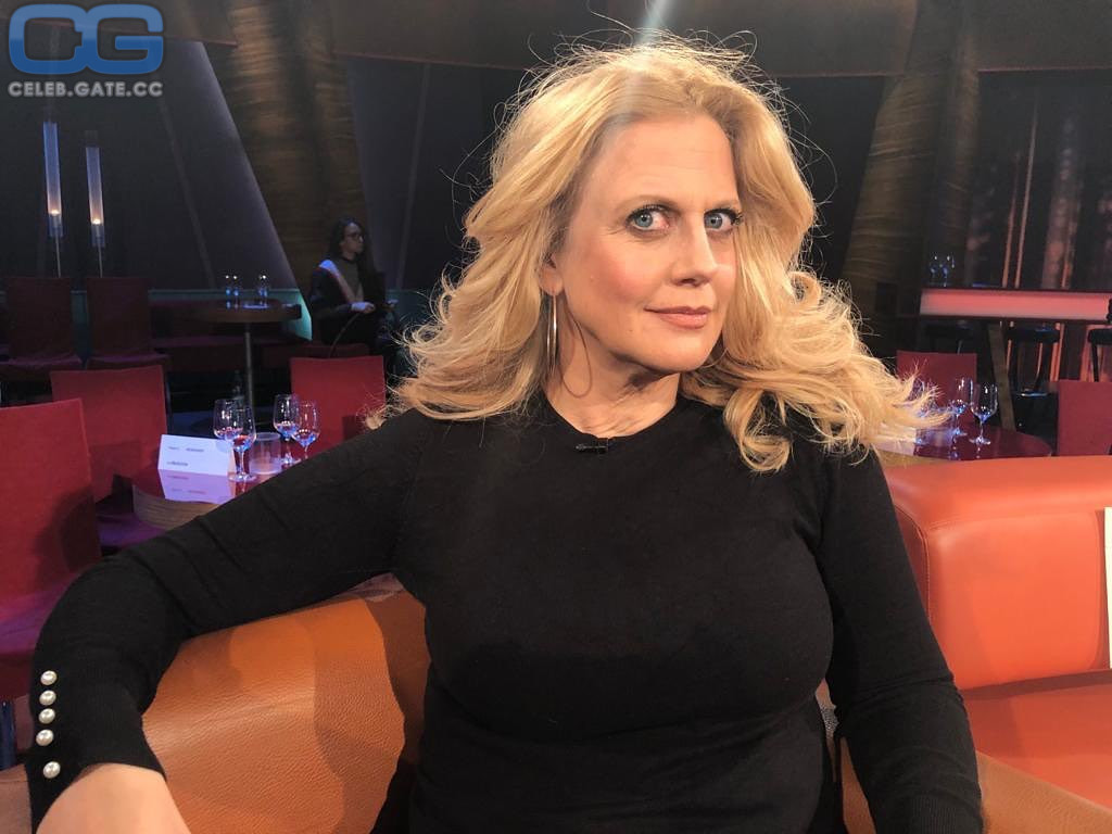 Barbara Schöneberger looking stern... | Scrolller