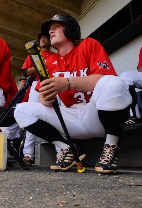 Baseball player squat | Scrolller