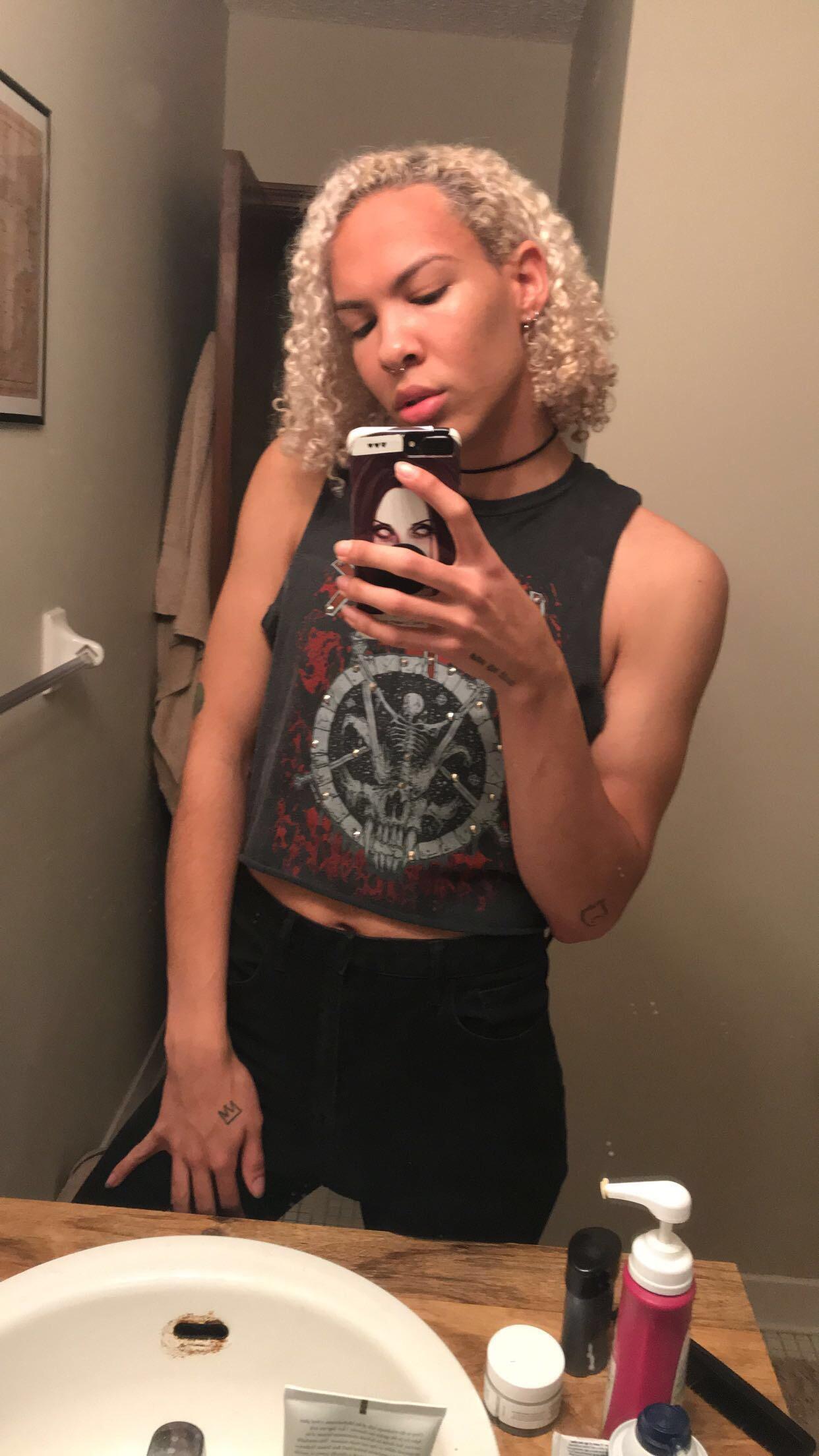 basic mirror selfie | Scrolller