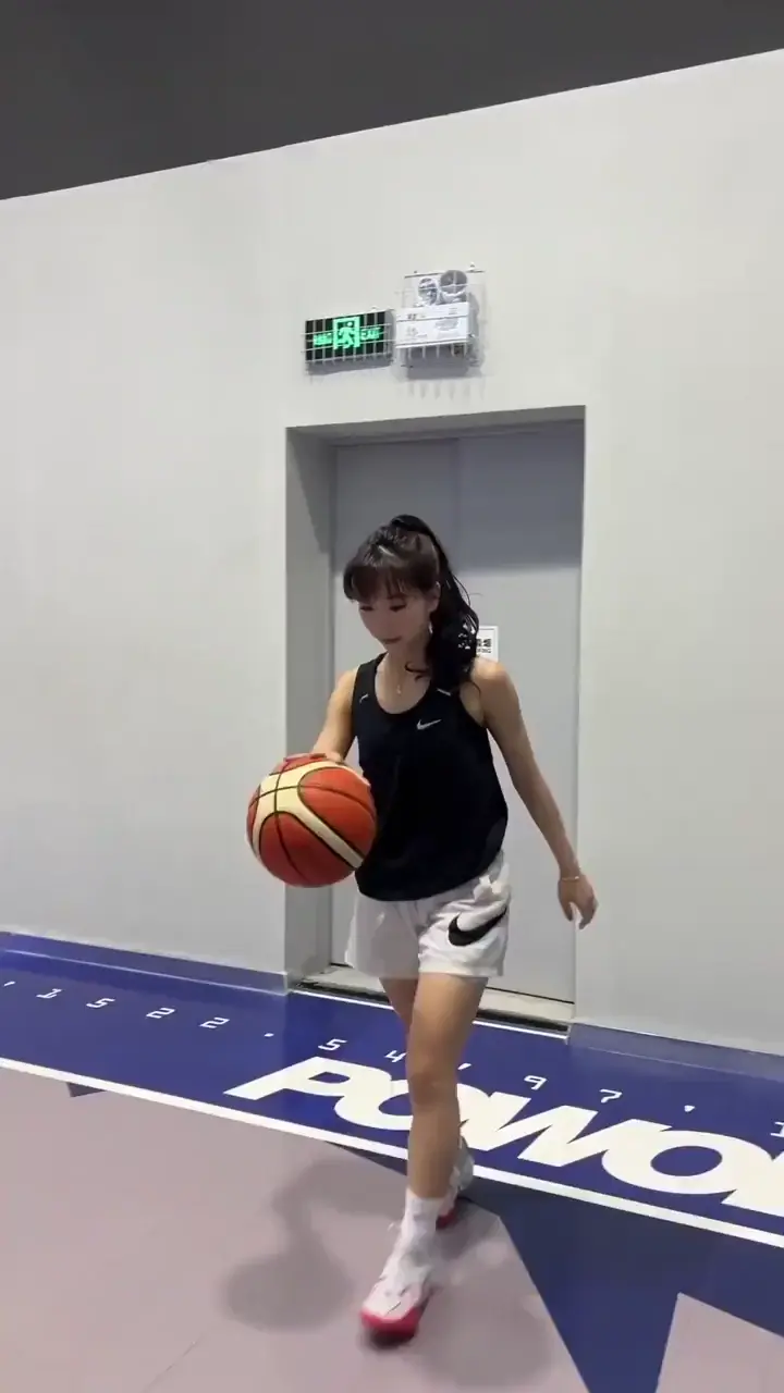 Basketball player | Scrolller