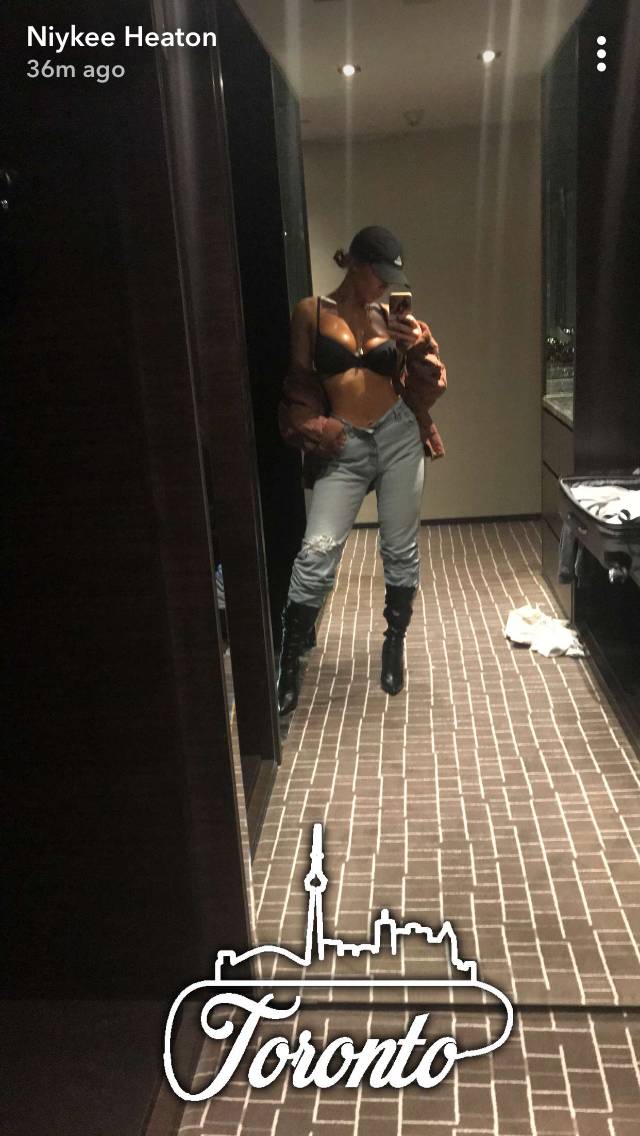 Bathroom Selfie Scrolller