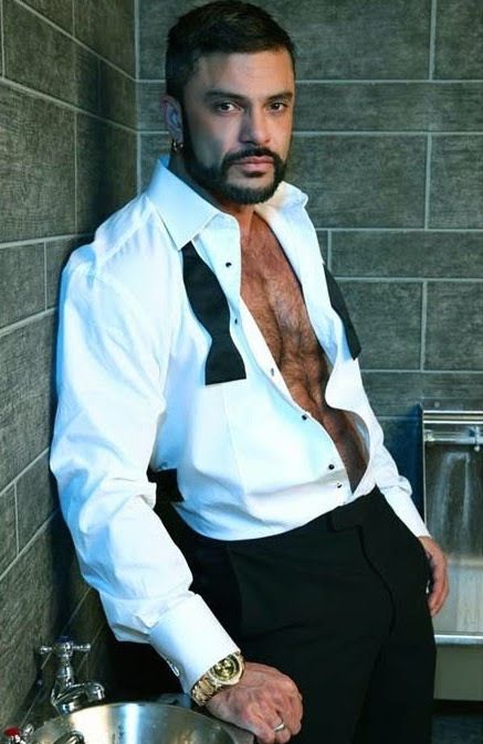 bathroom tux | Scrolller