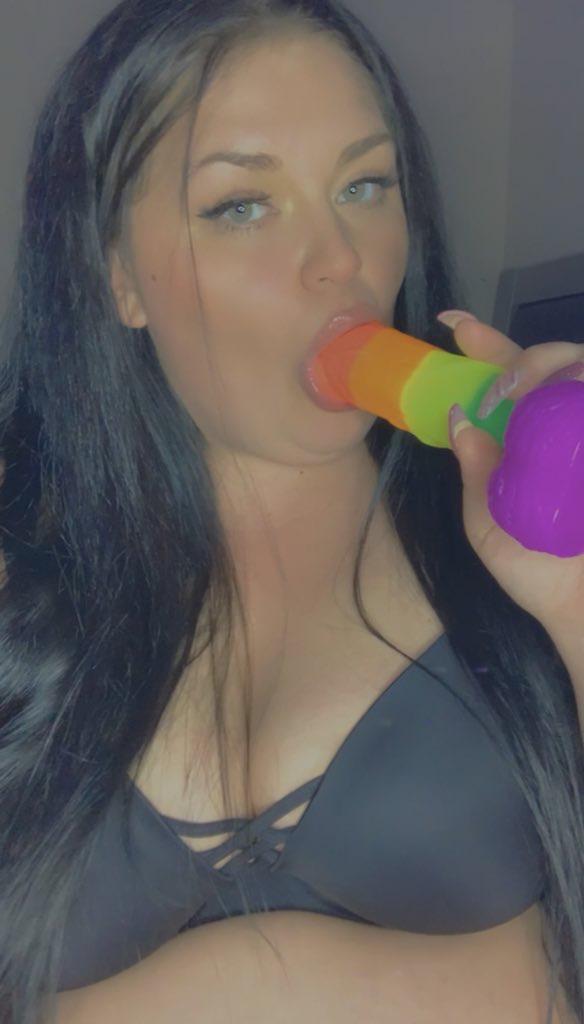 BBW MILF • Top 15% • Full 8 minute video when you sub • Fetish friendly & active daily! | Scrolller