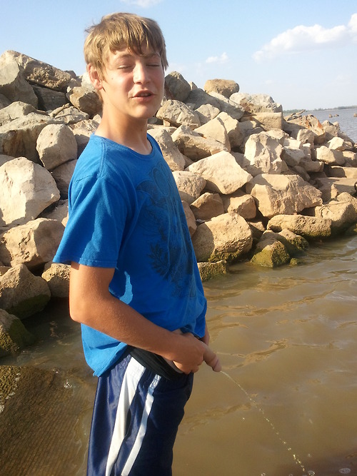 Beach Pissing | Scrolller