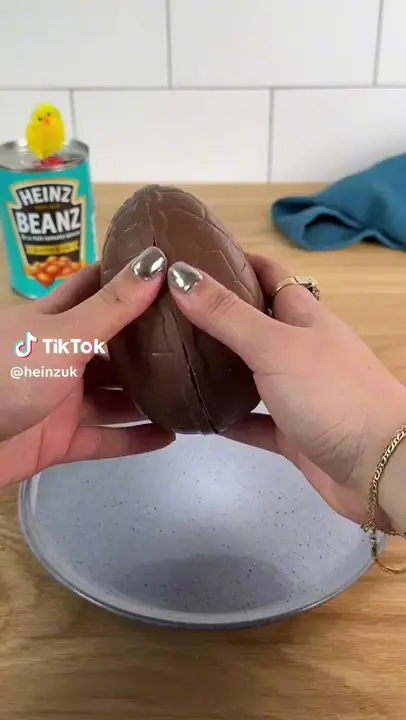 Beans in chocolate egg | Scrolller