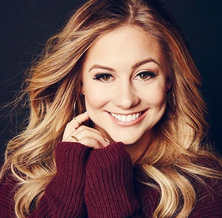 Beautiful queen | Scrolller