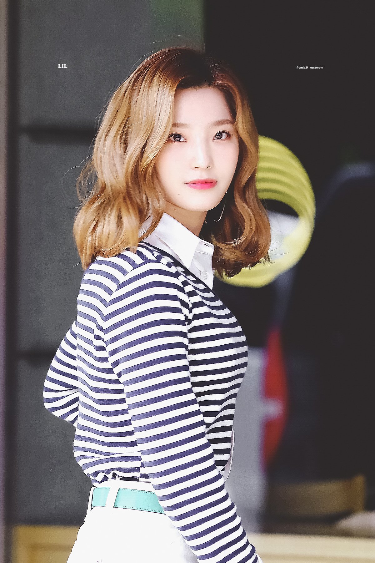 Beautiful Saerom staring at you | Scrolller