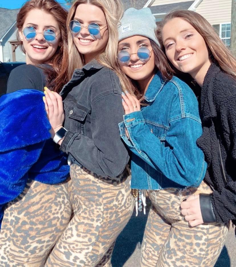 Beautiful Sorority Girls Scrolller