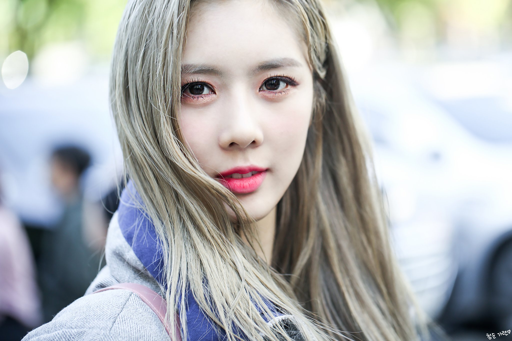 Stunning Yoohyeon | Scrolller