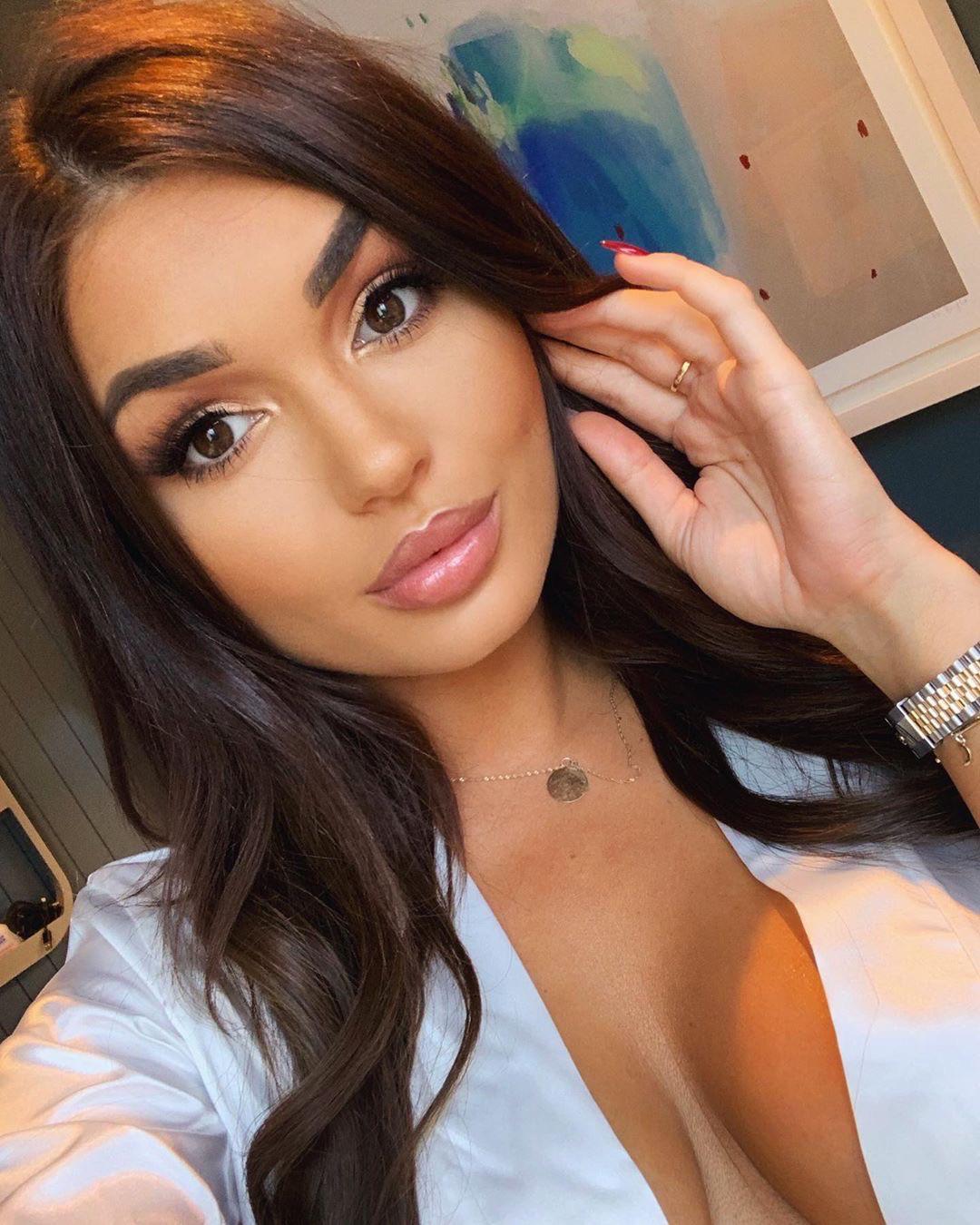 Discover more like IndiaReynolds_: Beauty and Related Content | Scrolller