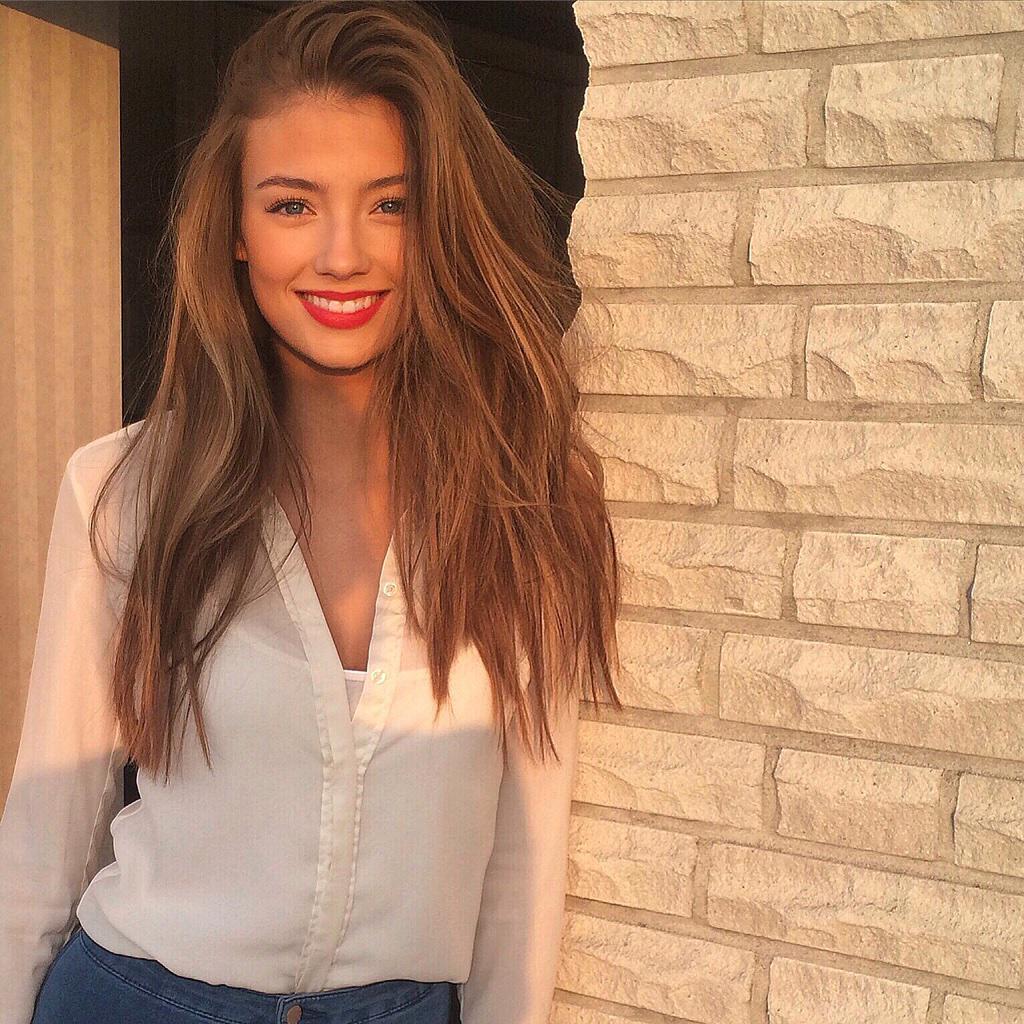 Lorena Rae | Scrolller