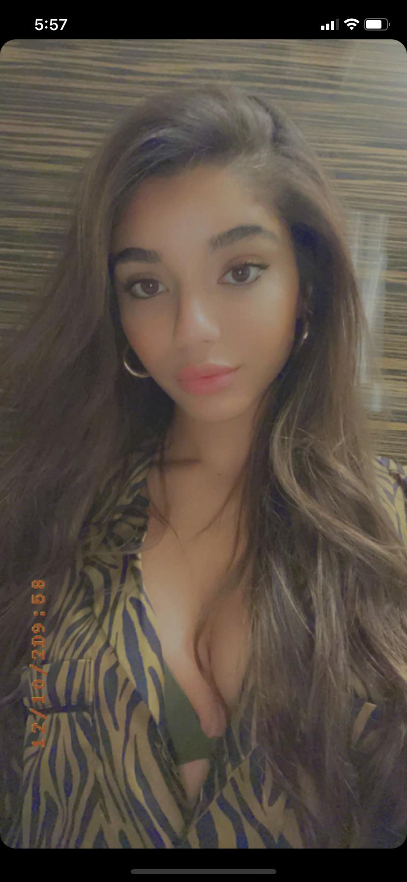 Beauty Queen | Scrolller