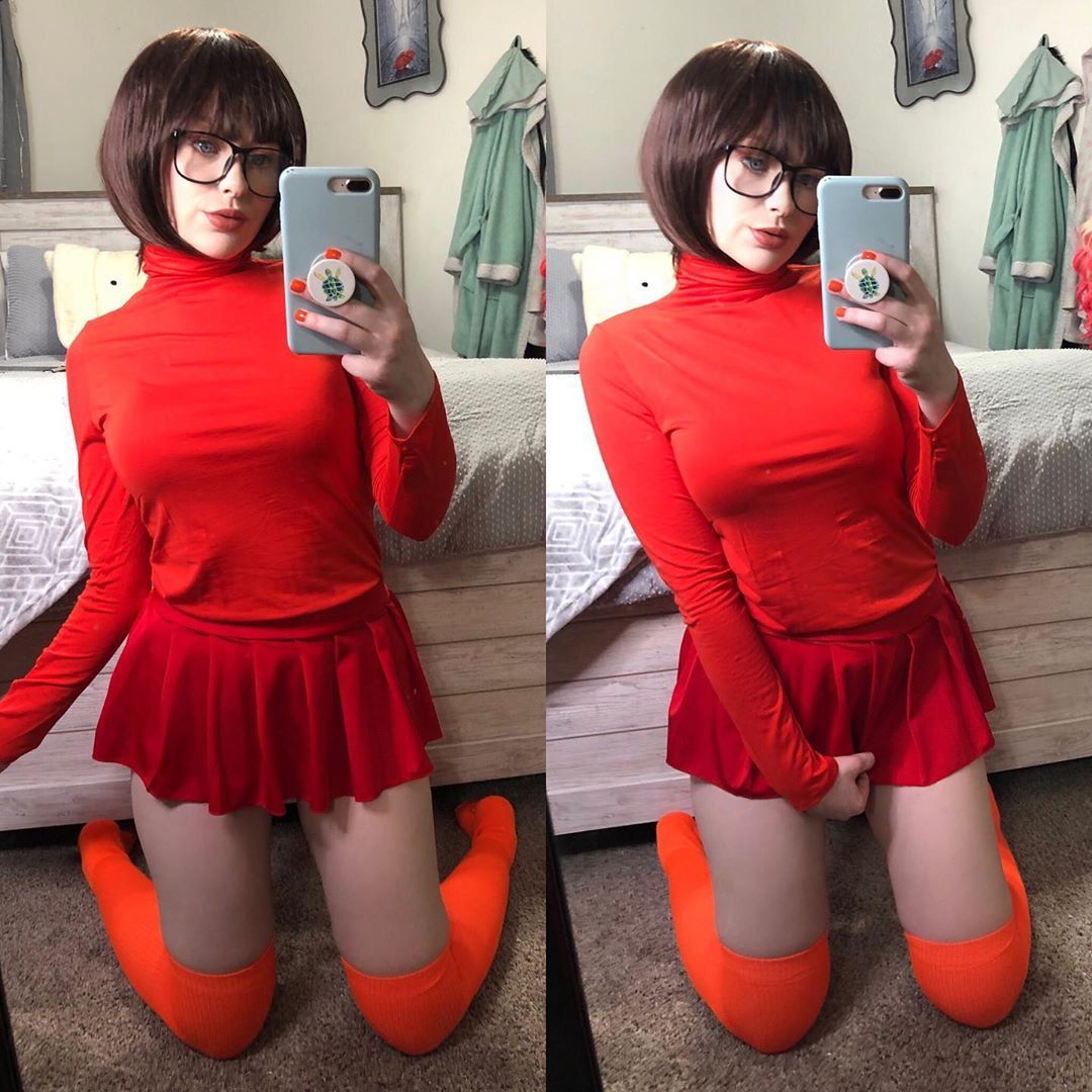 Bedroom Selfie Scrolller