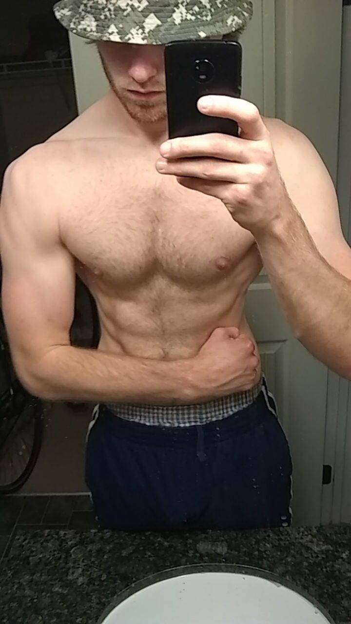 Beefy, hung and looking for fun | Scrolller