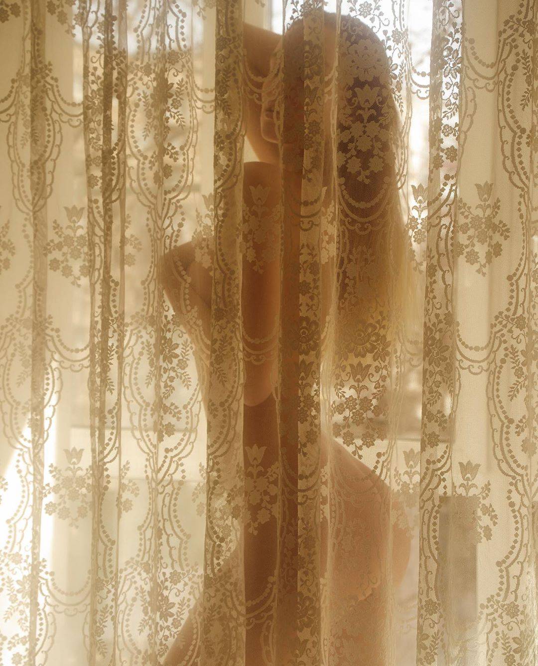 Behind the curtains - 2 | Scrolller