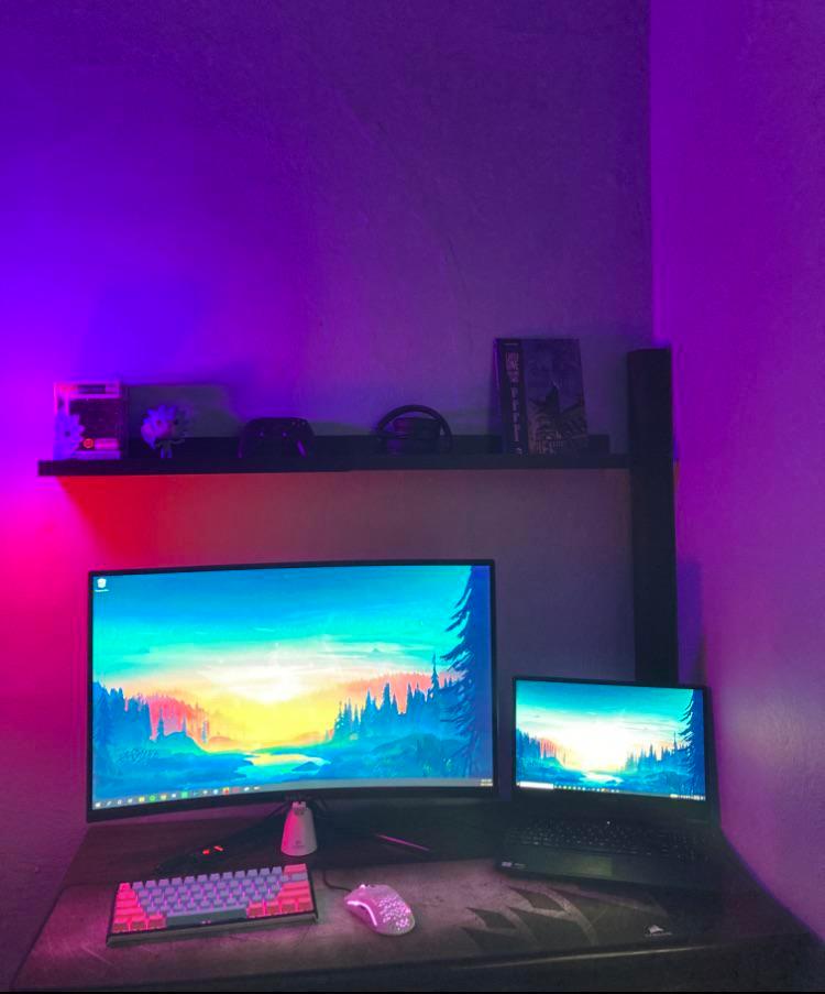 BEHOLD... A laptop setup | Scrolller