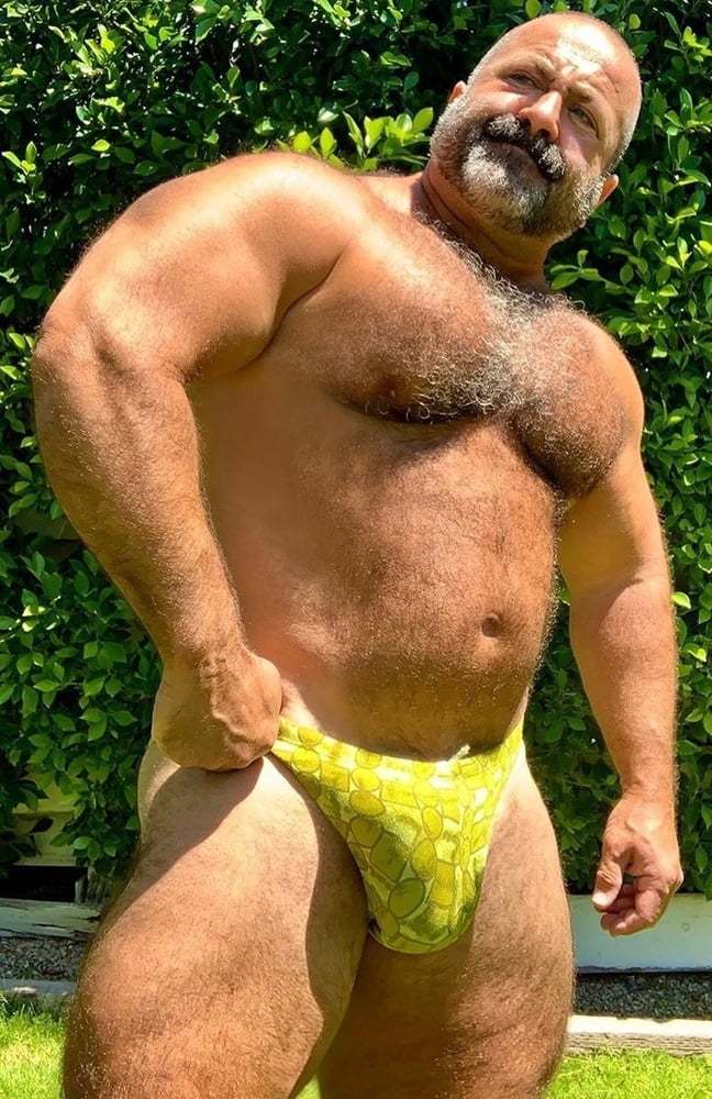 Big beefy bulge. | Scrolller