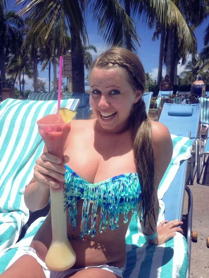 Bikini cleavage, love my top | Scrolller