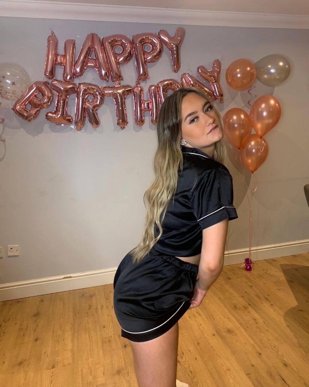 Birthday bum | Scrolller