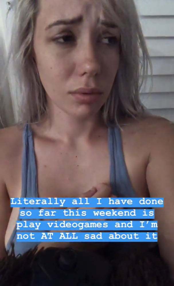 Bit of side boob | Scrolller