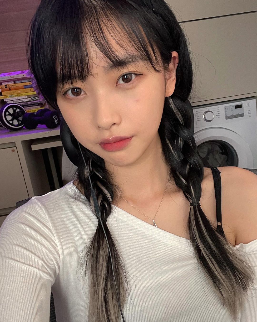 Black bra strap | Scrolller