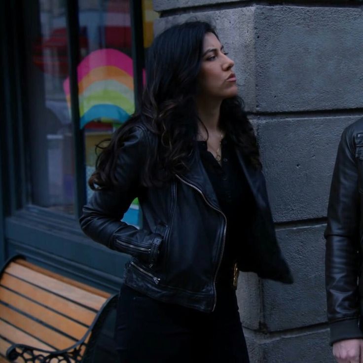 Black leather jacket | Scrolller