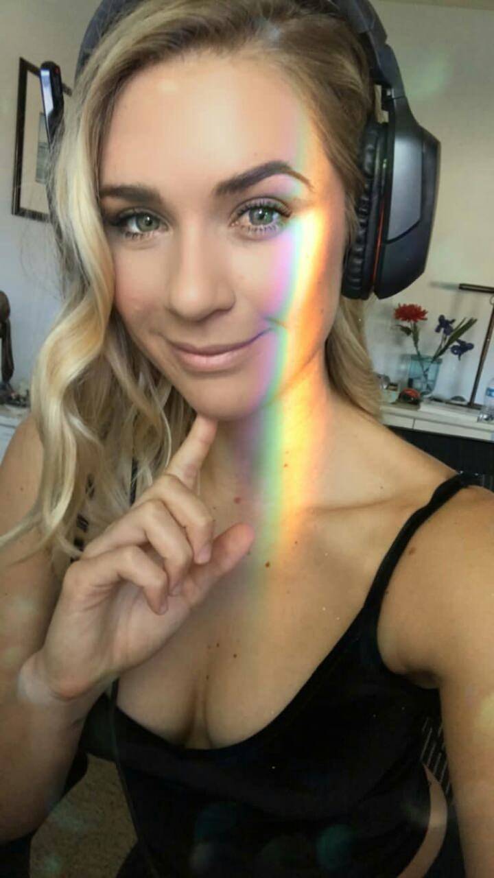 Black tanktop | Scrolller