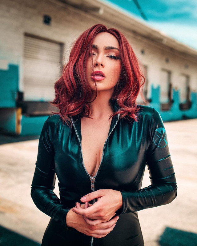 Black Widow by Caitlyn Christine | Scrolller