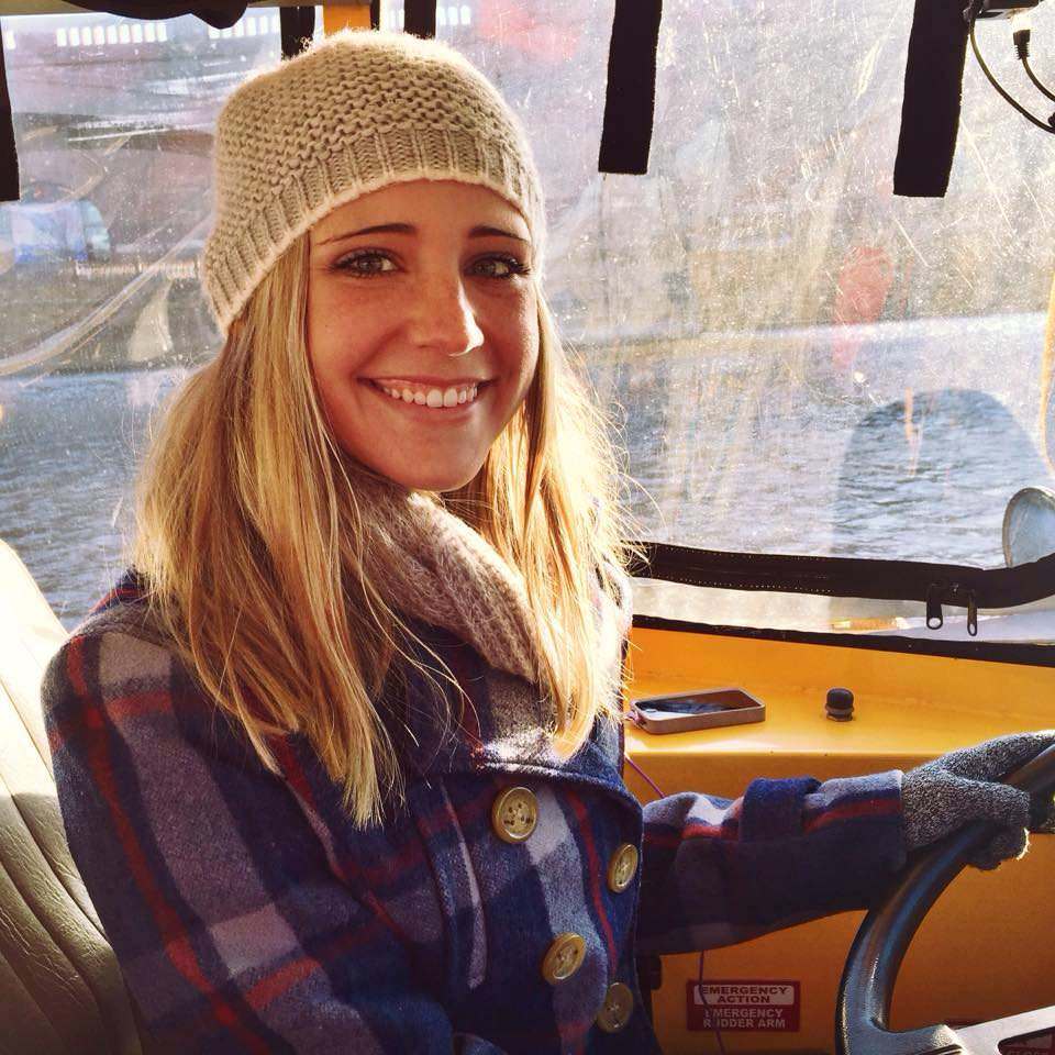 Blonde at the wheel | Scrolller