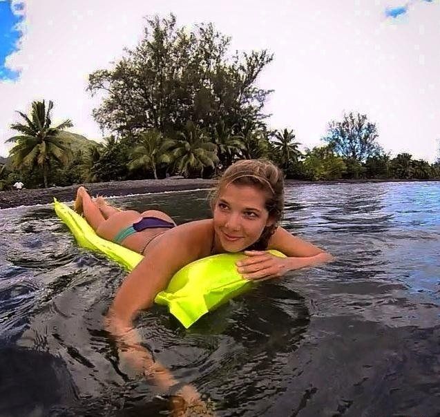 Blonde on Floaty | Scrolller