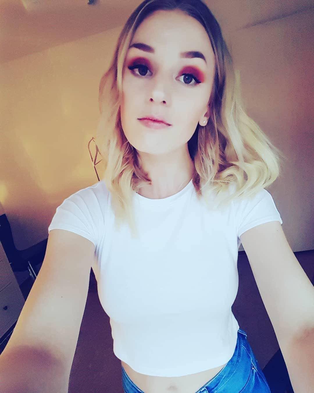 Blonde [over 18] | Scrolller