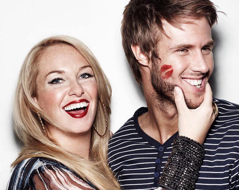 Blonde woman showing off her bold red lip print | Scrolller