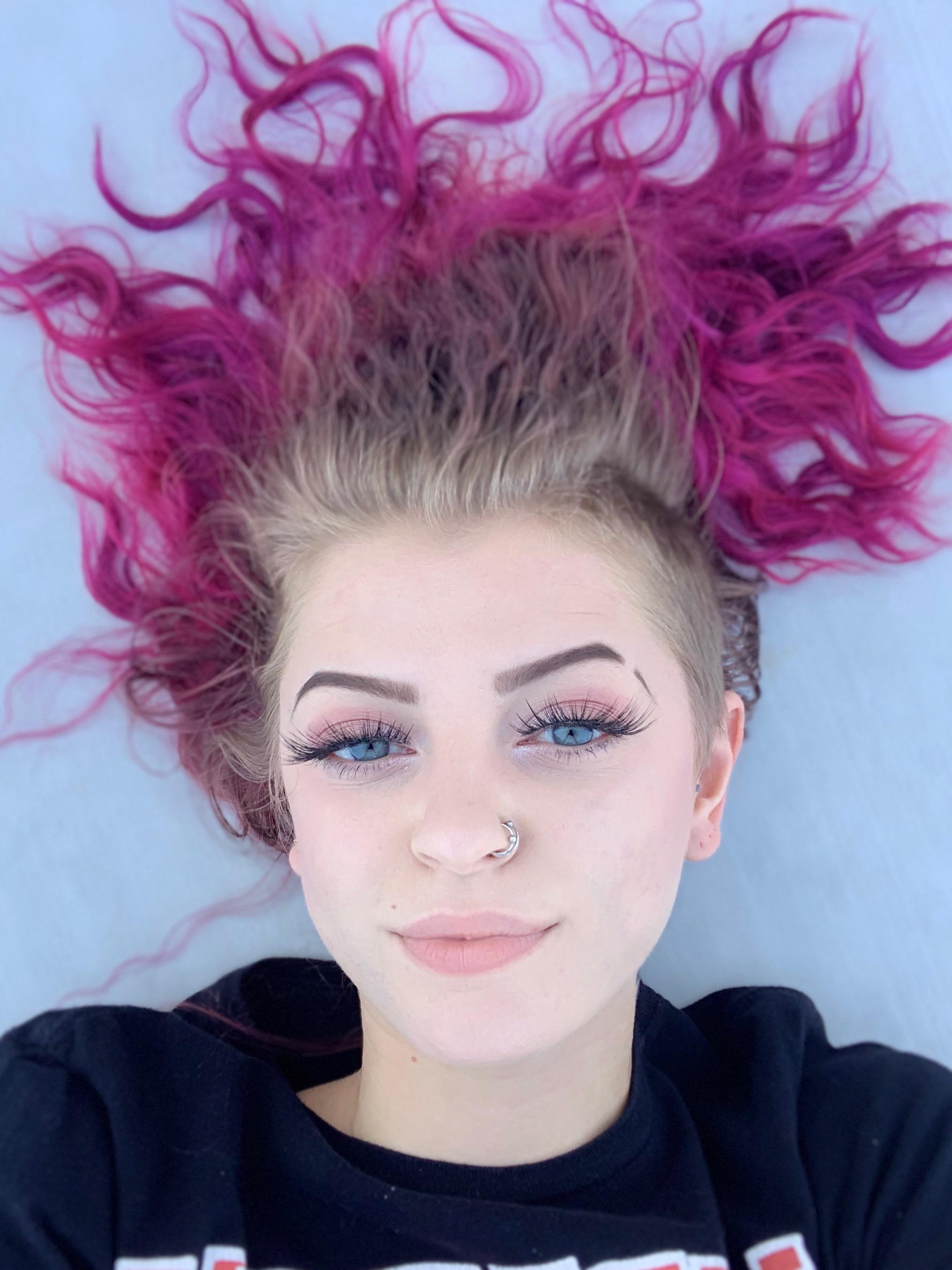 Blue eyes & purple hair a good combo? | Scrolller