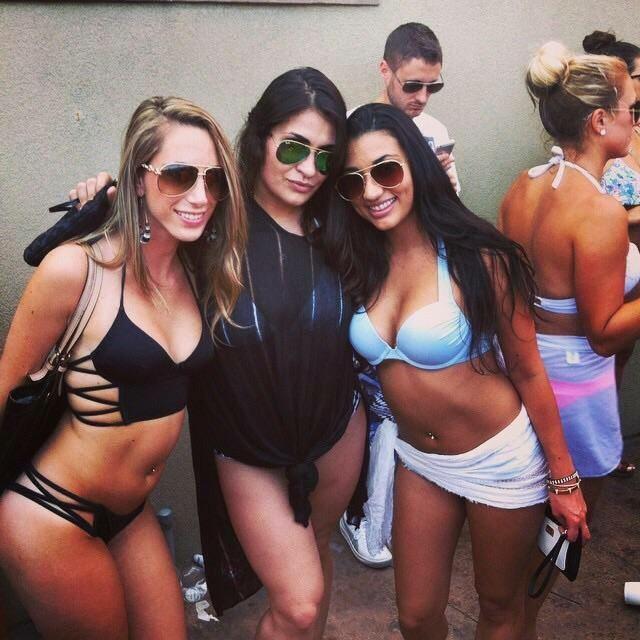 Bombshell bikini hot damn | Scrolller