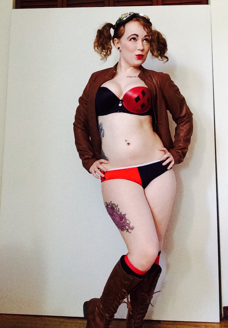 Bombshell Harley [F] | Scrolller