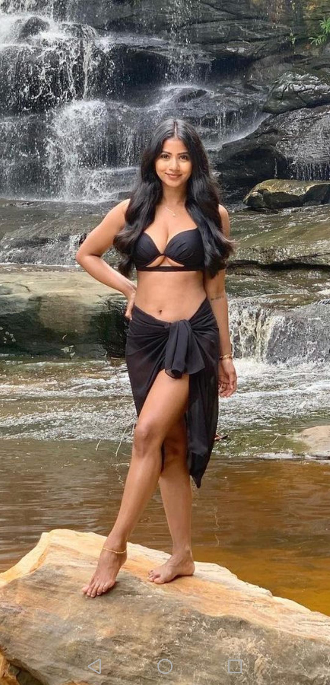 Boobs drop at the water fall 👙 | Scrolller