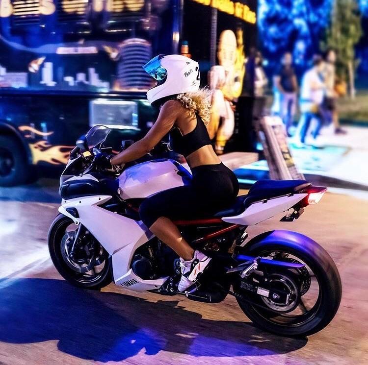 Booty on Bike | Scrolller