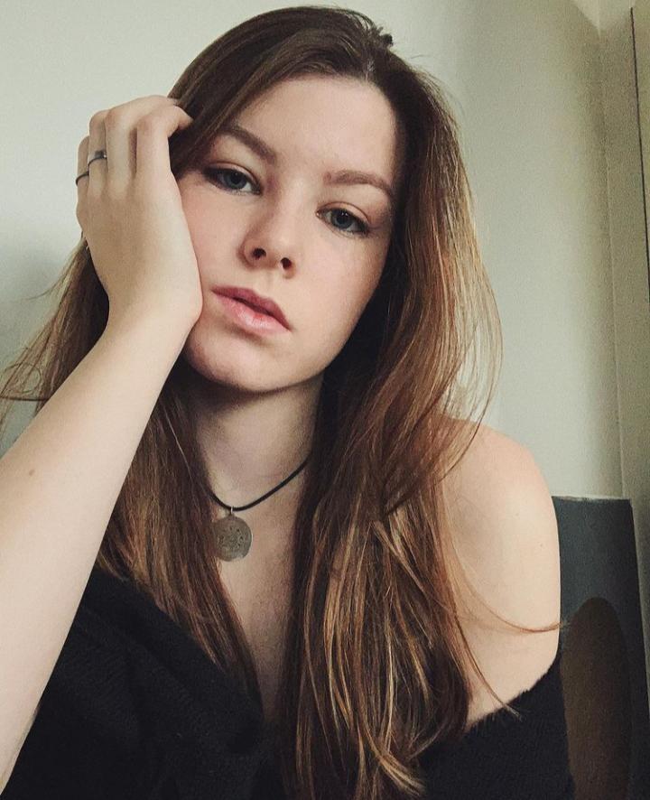 Bored Jeanne | Scrolller