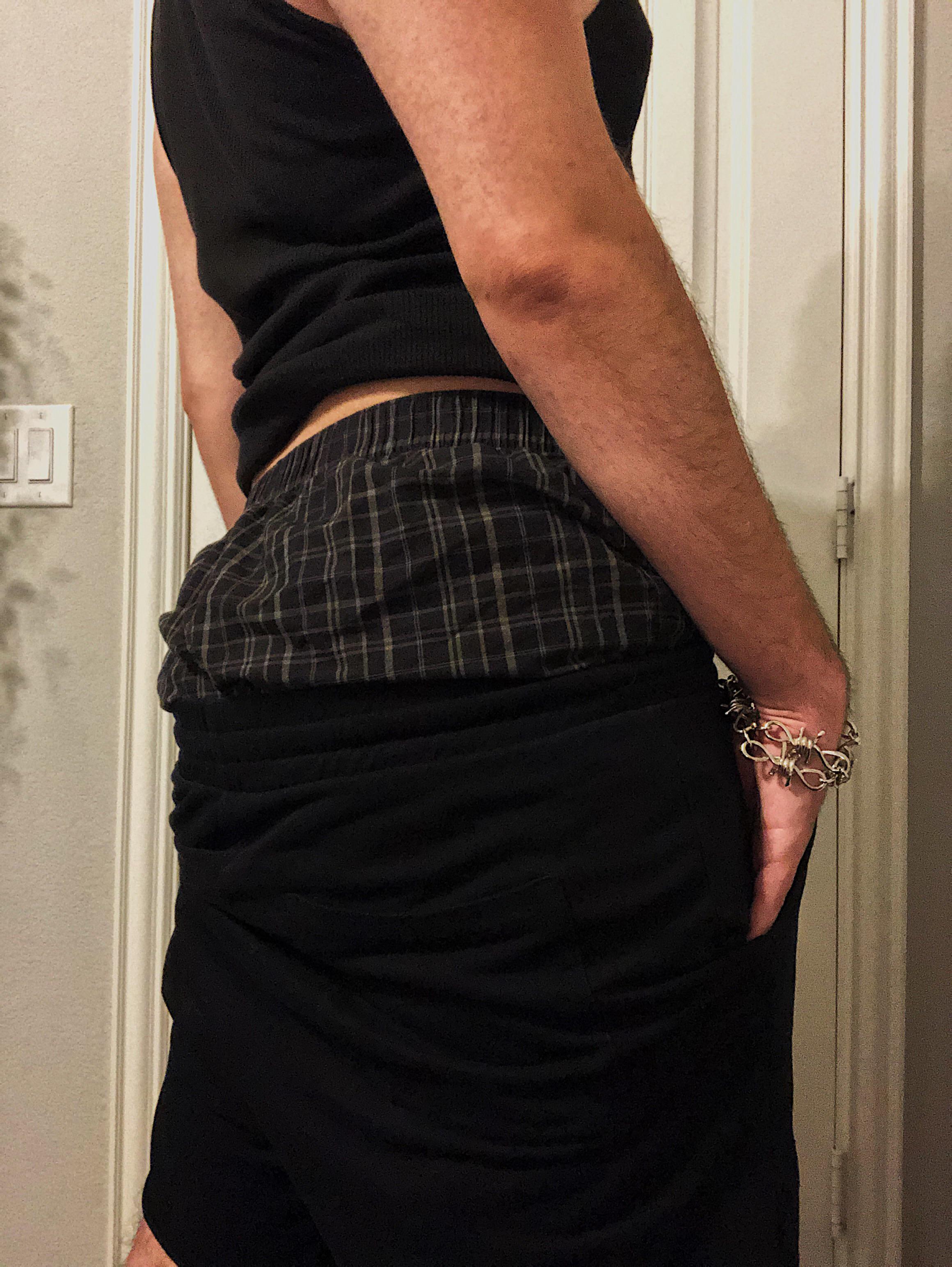 Boxers sagging 😏 | Scrolller