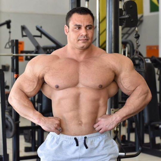 Brazilian pro James Bondi | Scrolller