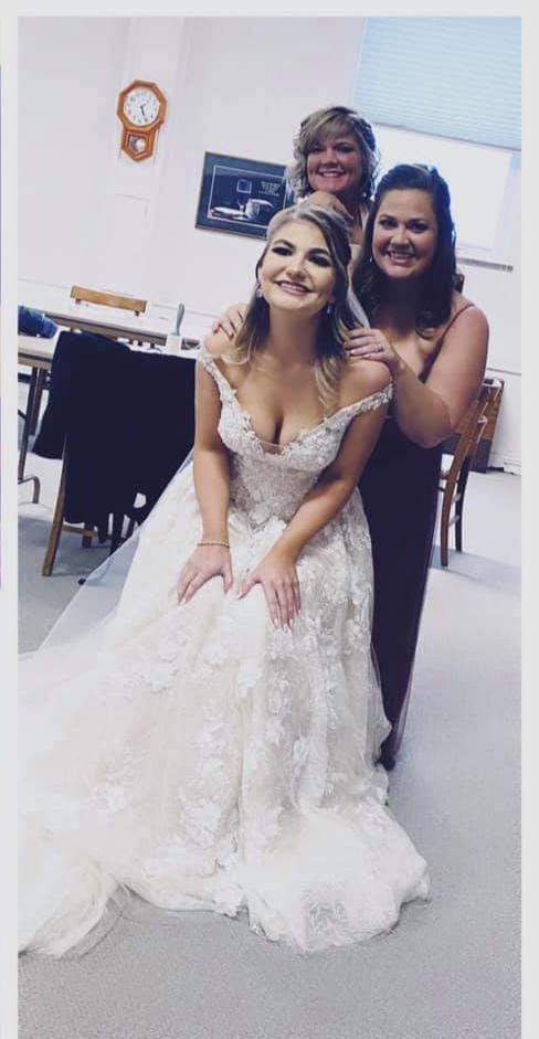 Bridal Cleavage | Scrolller